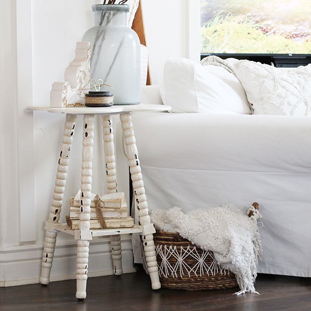 Clover Shaped Spindle Leg Accent Table | Antique Farmhouse