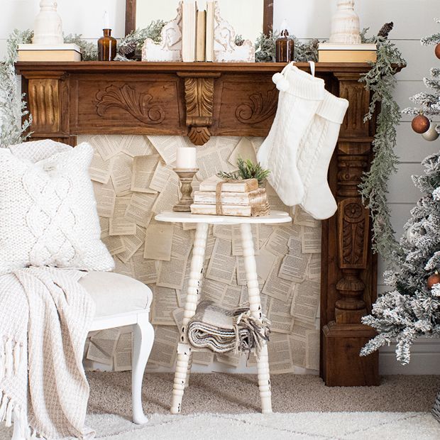 Clover Shaped Spindle Leg Accent Table | Antique Farmhouse