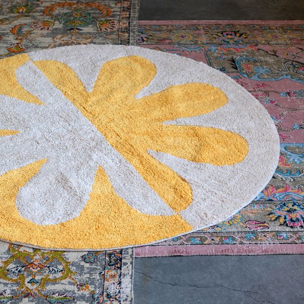 Round Tufted Flower Accent Rug | Antique Farmhouse