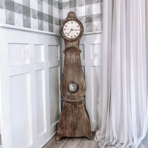 pine clock
