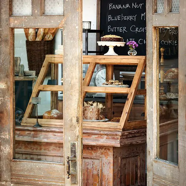 banana bread display case