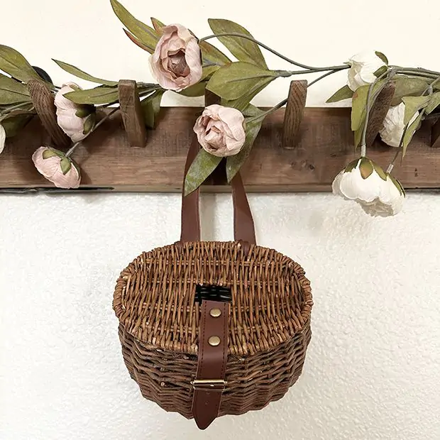 closed wicker baskets
