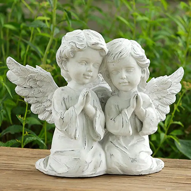 praying cherub