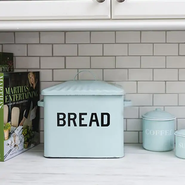 old fashioned bread bin