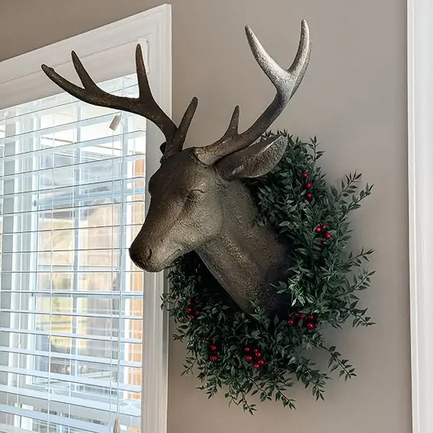 Wall Mounted Deer Head Brown Stag's Head With Detail For Mounting On A