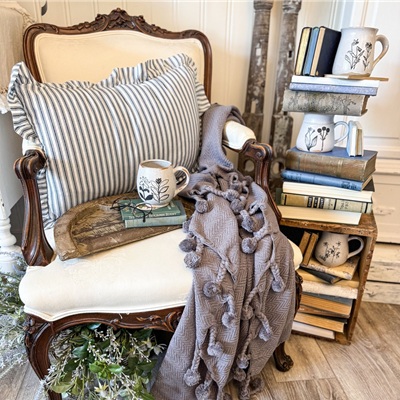 A Cozy Guide to Cottagecore Furniture: Patterns and Textures Antique ...