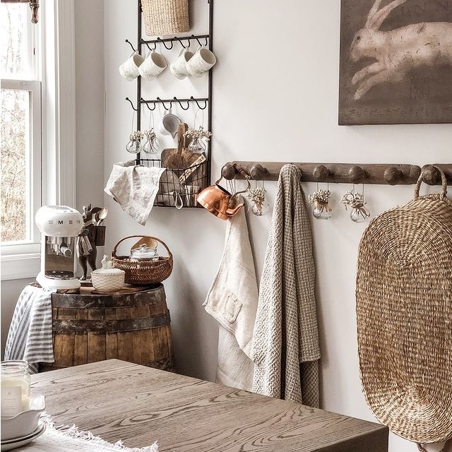 Maximizing Minimalism: Simplistic Mid Century Modern Wall Decor Ideas ...